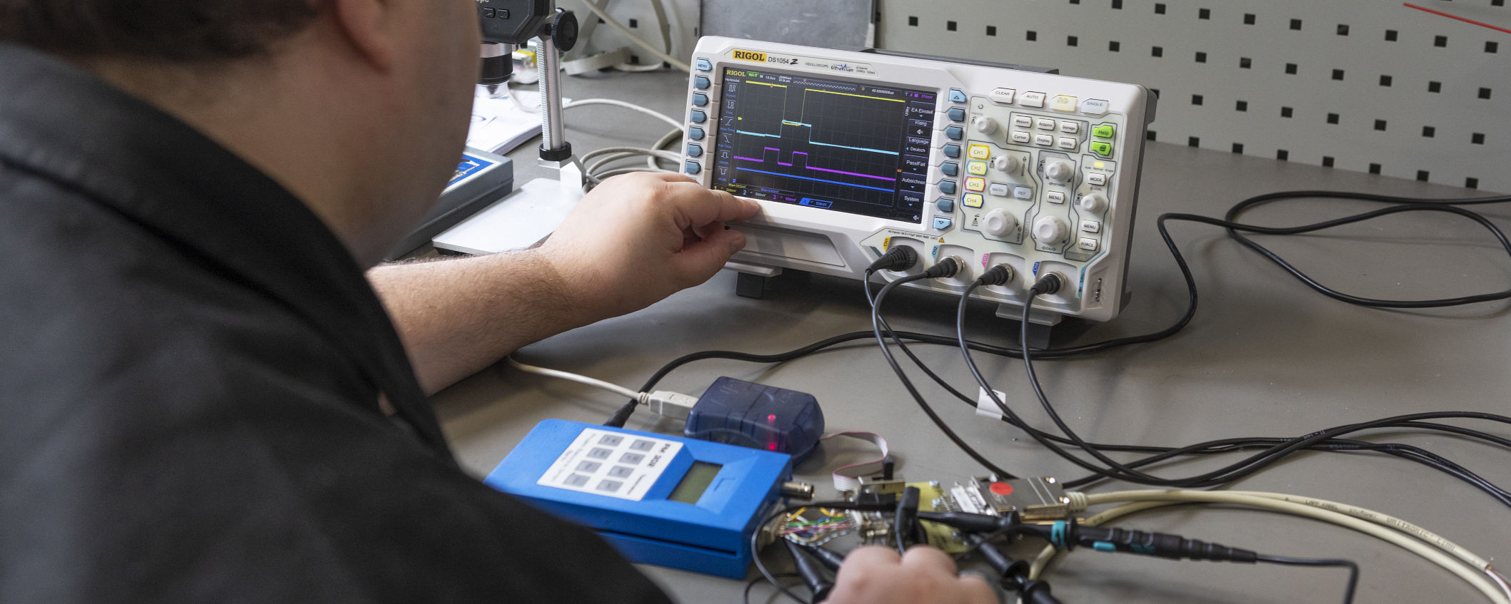 Magnetic field testing on customer parts | Projekt Elektronik